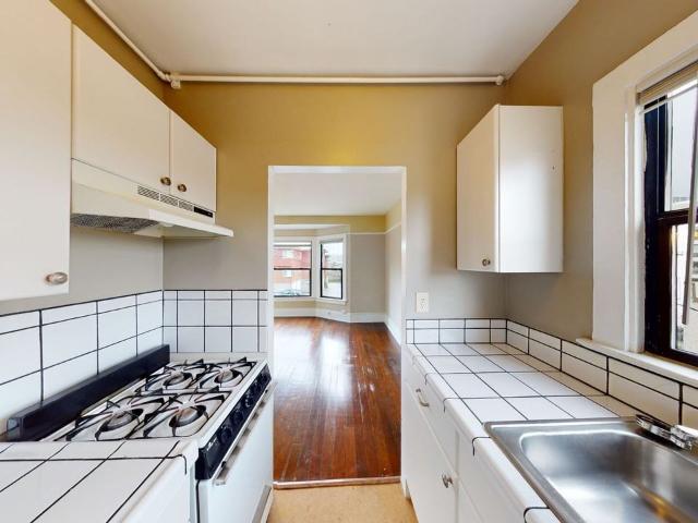 715 2nd Ave N 2 Bedroom Apartment for Rent at 715 2nd Ave N, Seattle, WA 98109 Lower Queen Anne