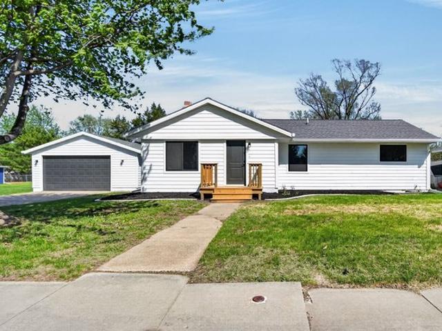715 4th St, Waukee, IA 50263