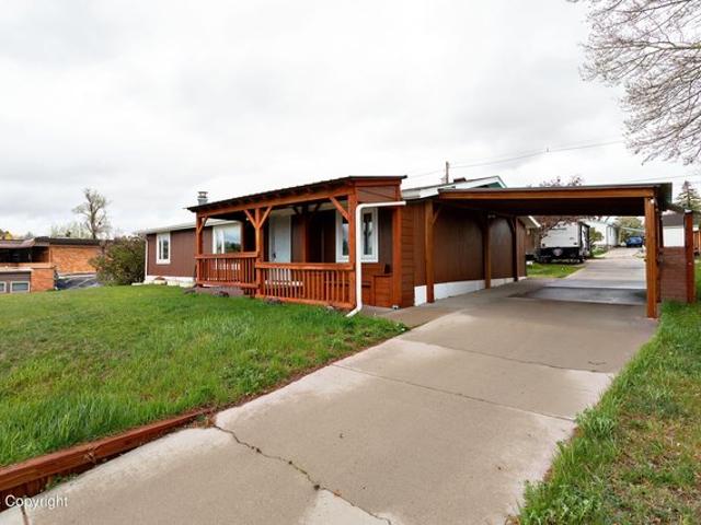 715 8th St W, Gillette, WY 82716