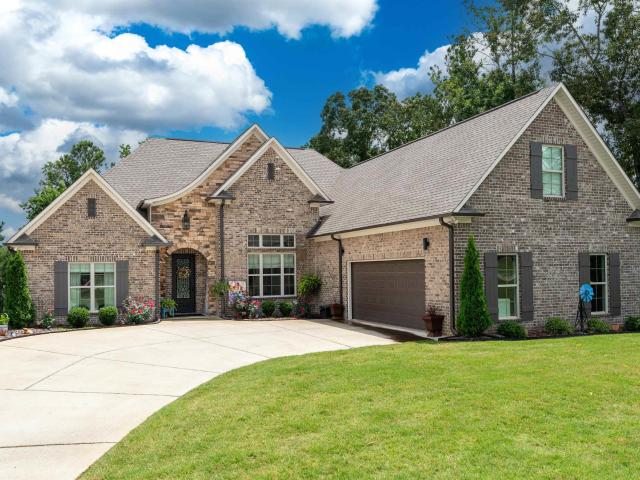 715 Cassie Drive W
