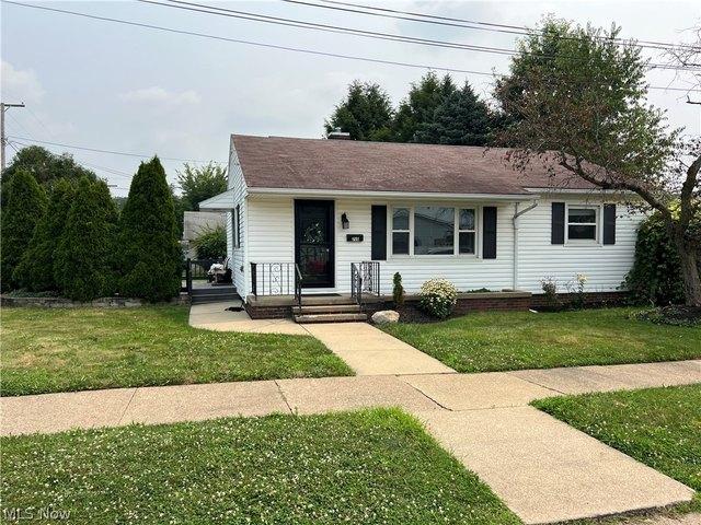 715 Center St, Dover, OH 44622