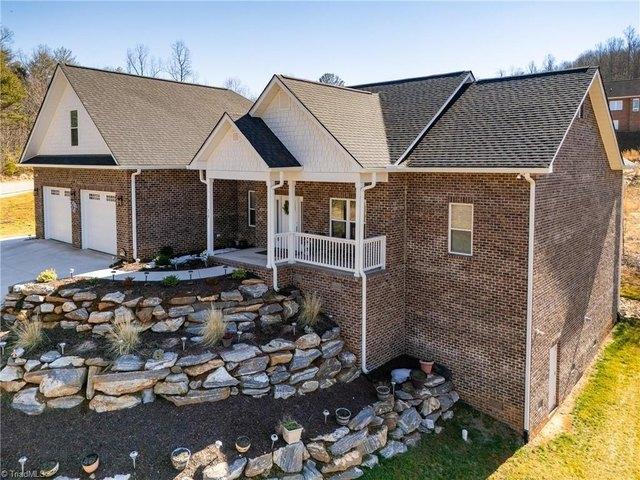 715 Chatsworth Cir SE, Lenoir, NC 28645