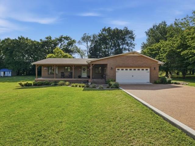 715 Anderson St, Cowan, TN 37318