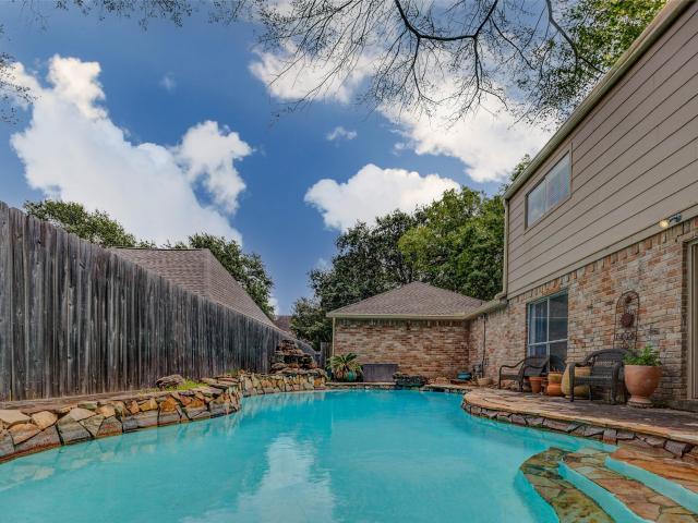 715 Dominion Drive