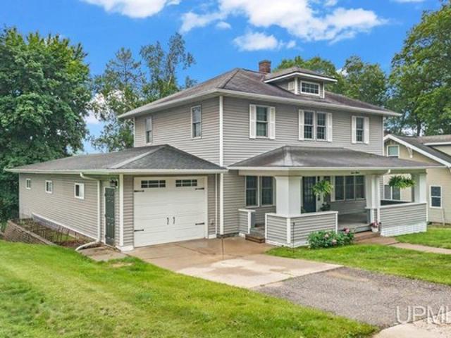 715 E I St, Iron Mountain, MI 49801