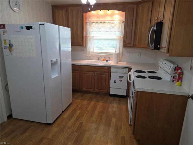 715 Essex Park DR