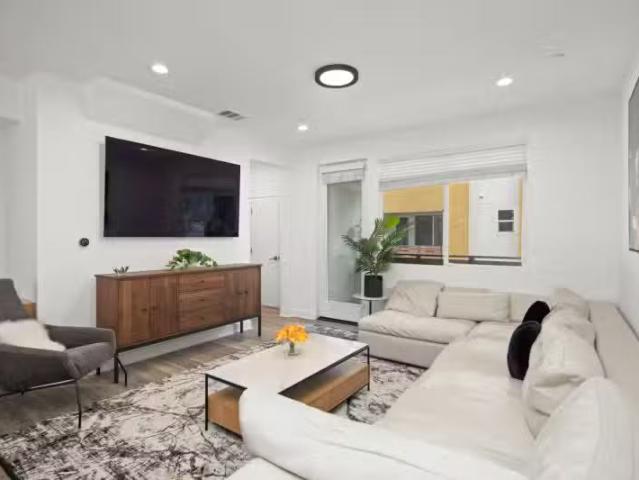 715 Harbor Ln, Chula Vista, CA 91910