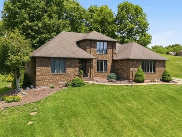 715 Oxbow Rd, Belpre, OH 45714