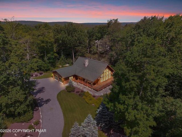715 Lookout Pt, Lake Harmony, PA 18624