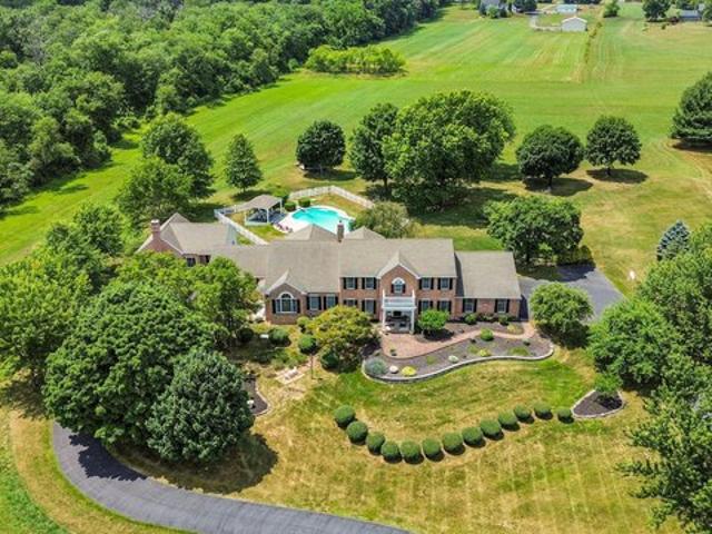 715 Mohns Hill Rd, Sinking Spring, PA 19608