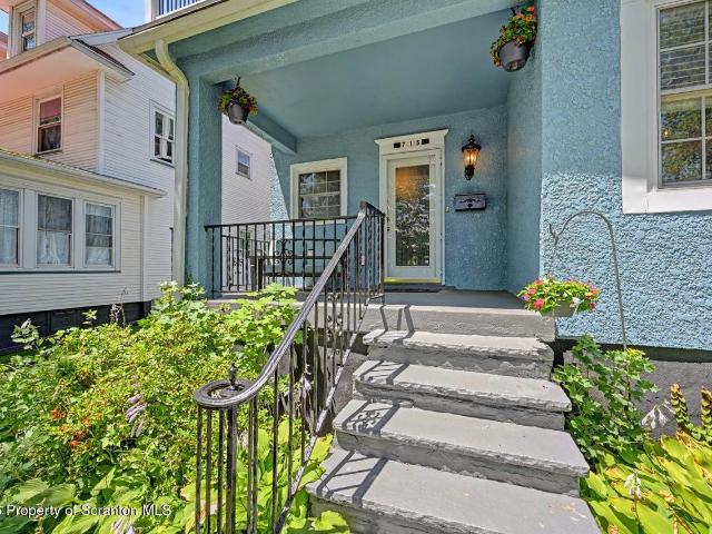 715 N Irving Avenue
