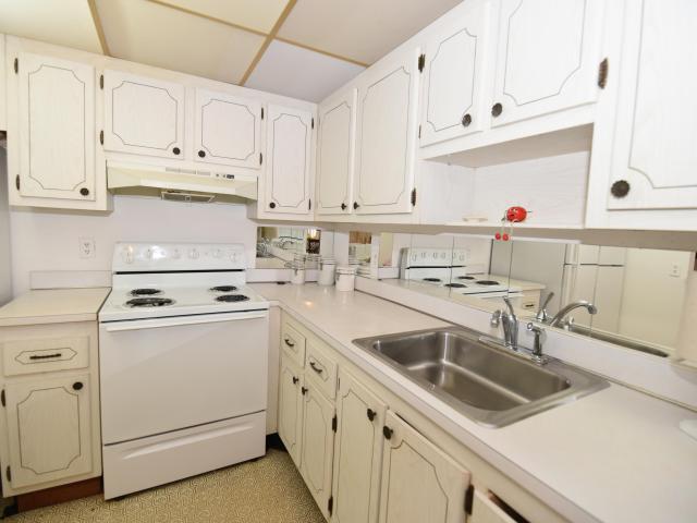 715 Saxony Pl, Delray Beach, FL 33446 | MLS #R11169