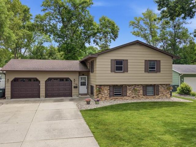 715 Sunset St SW, Hutchinson, MN 55350