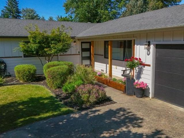 715 Pomolita Way, Ukiah, CA 95482