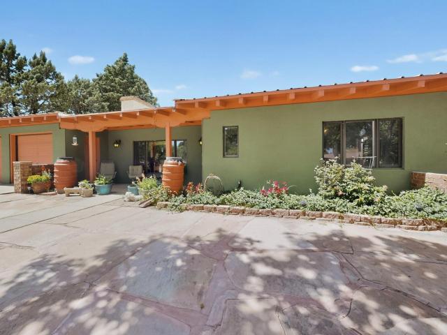 715 Parkland Circle SE