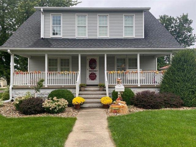 715 W 15th St, Vinton, IA 52349