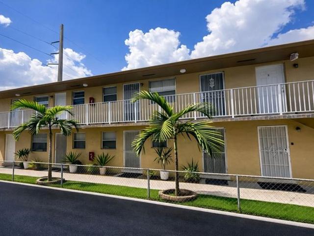 715 W 29th St, Hialeah, FL 33012