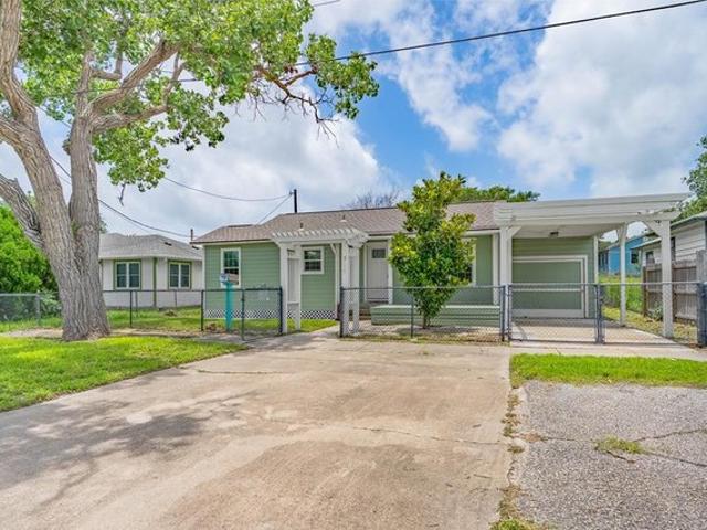 715 W Wilson Ave, Aransas Pass, TX 78336