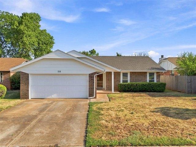 715 W Forest Dr, Mustang, OK 73064