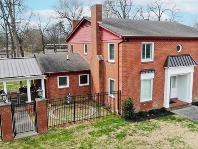 715 Woodland Dr, Paducah, KY 42001