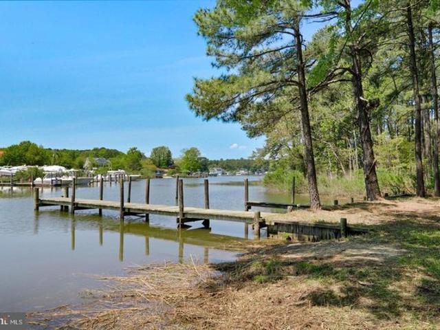 715 Winchester Creek Rd, Grasonville, MD 21638