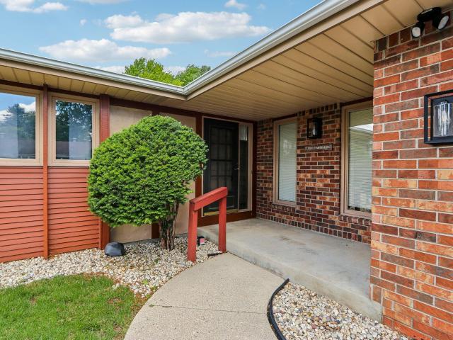 715 Tamarack Dr E