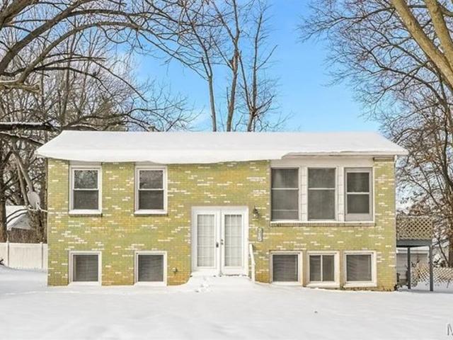 715 Valencia Ave, Saint Louis, MO 63138