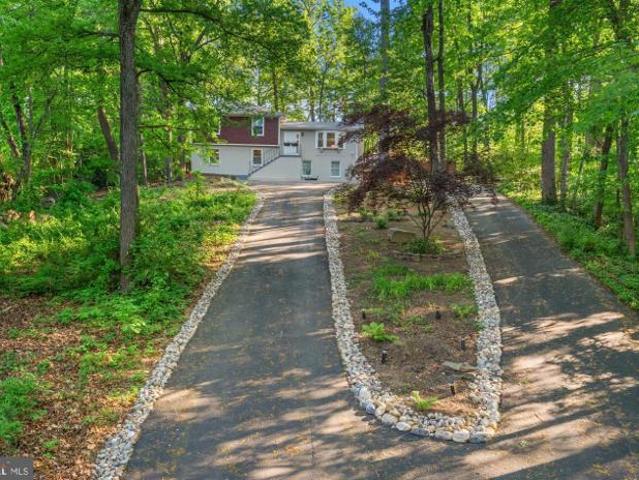 7168 Barry Rd, Alexandria, VA 22315