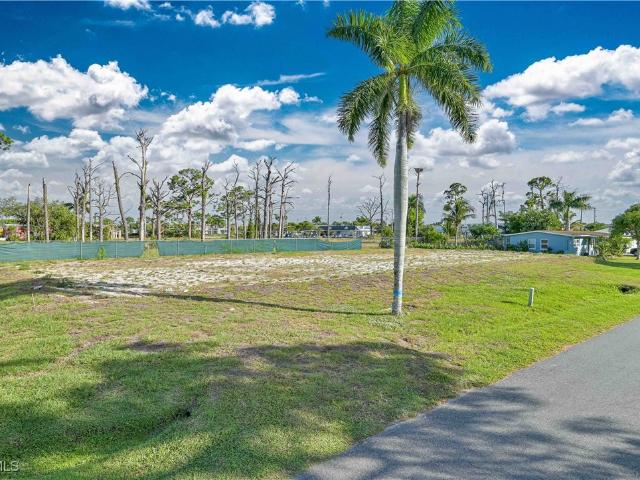 7168 Vassar Dr, Fort Myers, FL 33908 | MLS #2025020