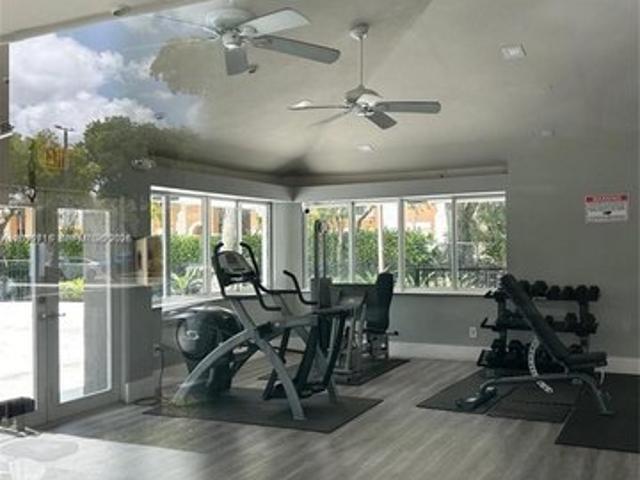 7160 NW 179th St Apt 309, Hialeah, FL 33015