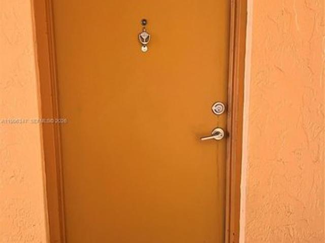 7160 Fairway Dr Apt J16, Miami Lakes, FL 33014