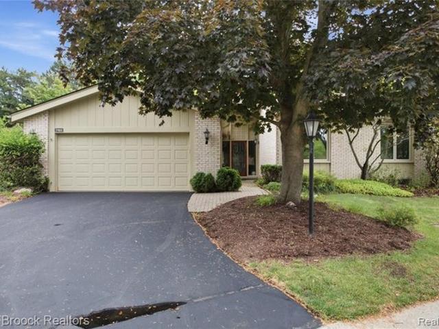 7163 Suncrest Rd, West Bloomfield Township, MI 48322