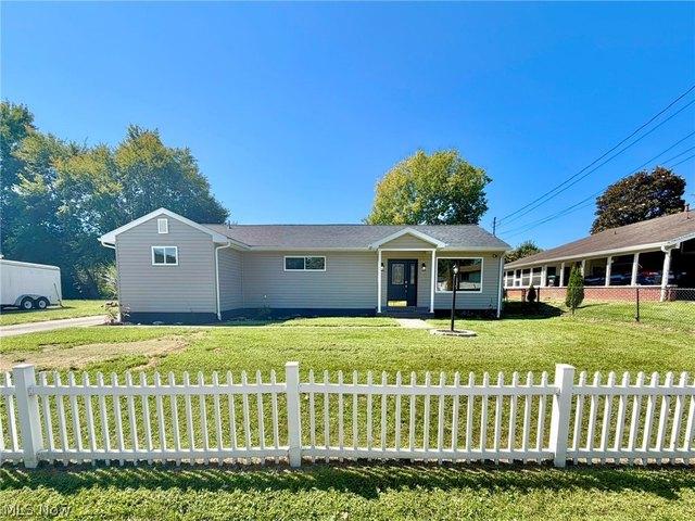 716 57th St, Vienna, WV 26105