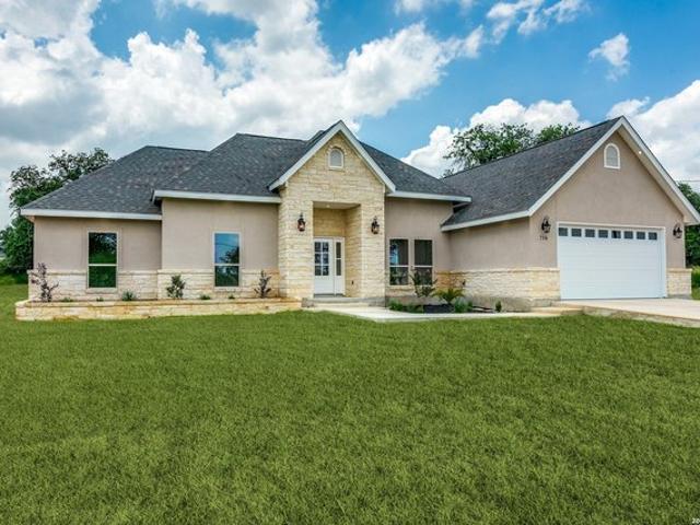 716 County Road 6847, Lytle, TX 78052