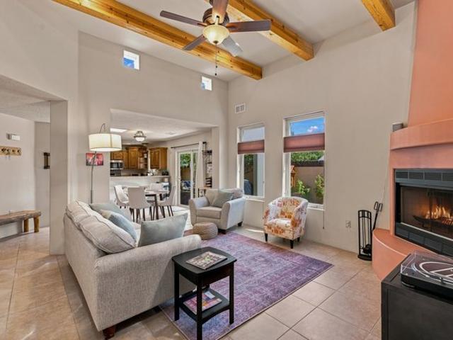 716 Calle Beatrice, Santa Fe, NM 87501