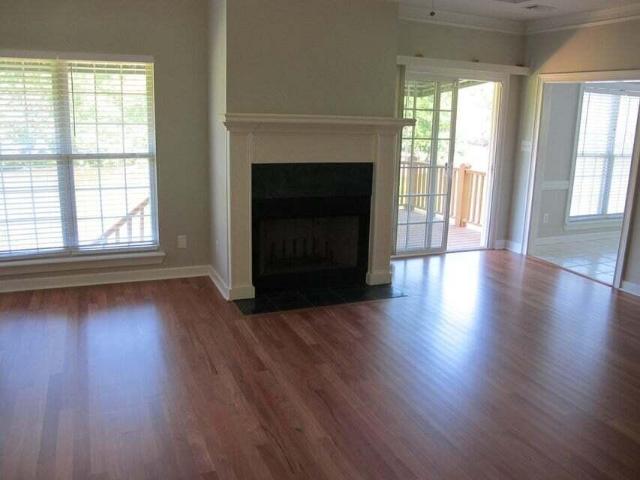 716 Crown Point Ct Court