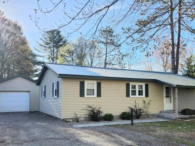 716 Beech St, Tawas City, MI 48763