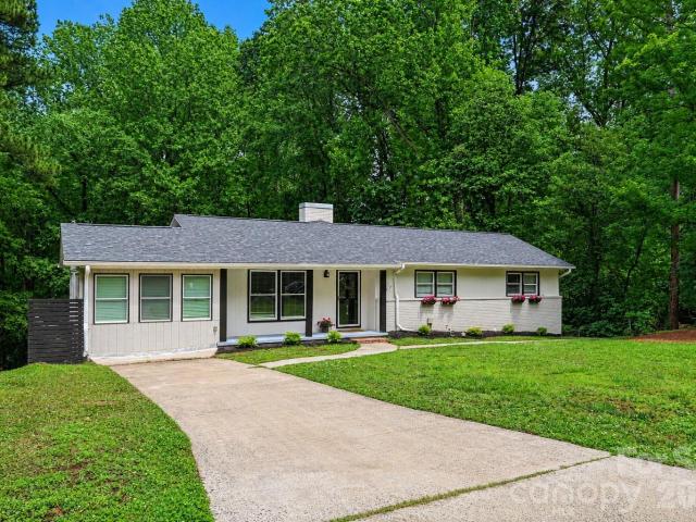 716 Grandview Drive NE