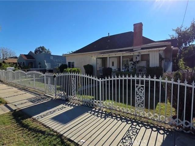 716 E 6th St, Pomona, CA 91766