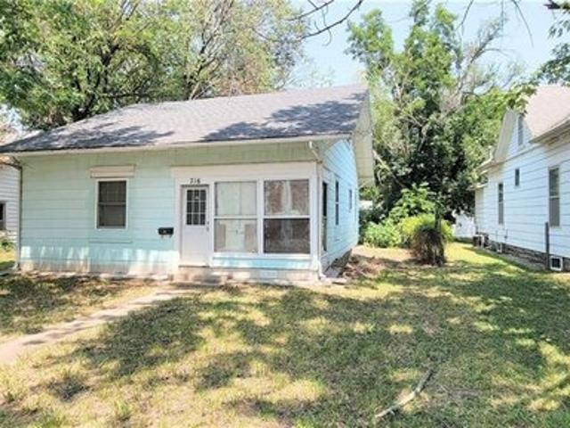 716 E Lincoln St, Iola, KS 66749
