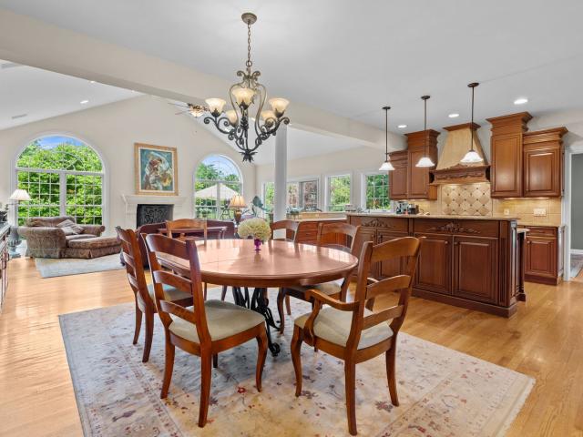 716 Old Westbury Court
