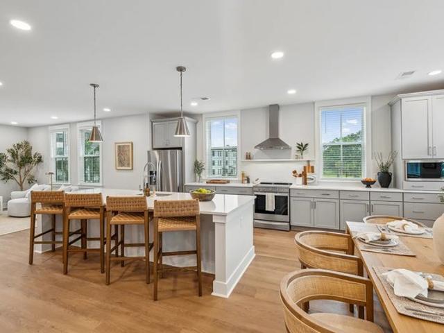 716 Oyster Isle Dr, Charleston, SC 29492