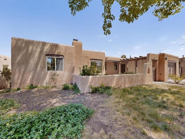 716 Loma Vista Drive NE