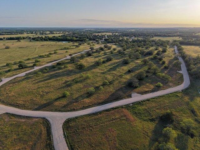 716 Main Loop Rd, Waelder, TX 78959