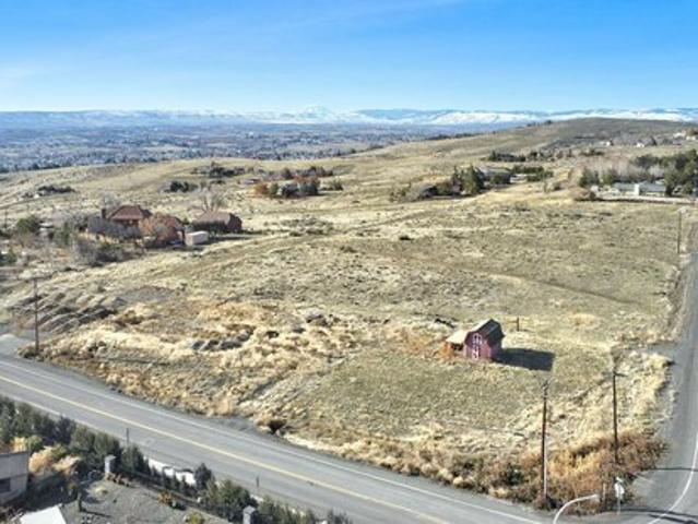 716 N 80th Ave, Yakima, WA 98908