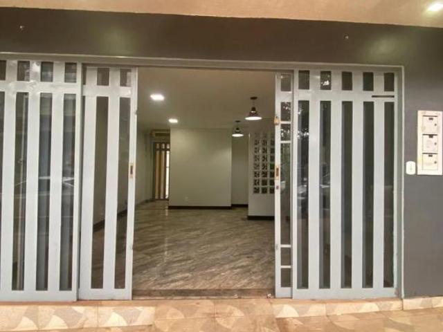 716 NORTE LOJA COMERCIAL COM 135M2 TÉRREO E SUBSOLO