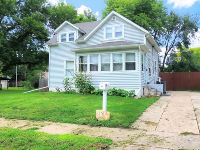 716 South St, Rockwell City, IA 50579