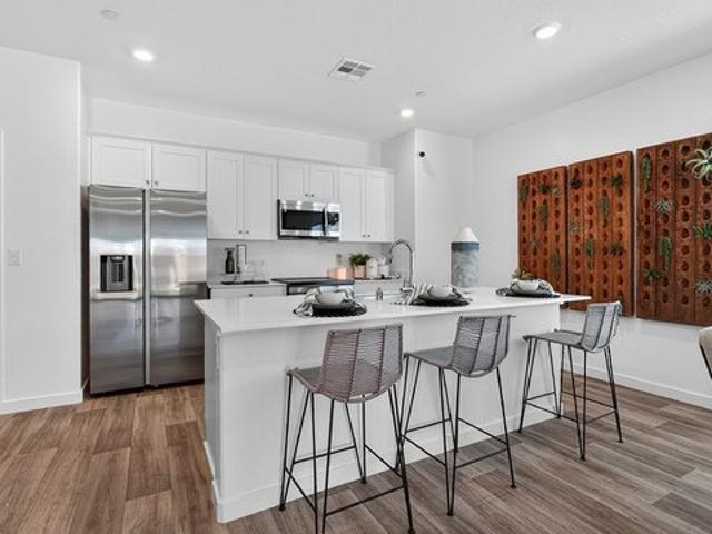 716 Sunstone St, Lemoore, CA 93245