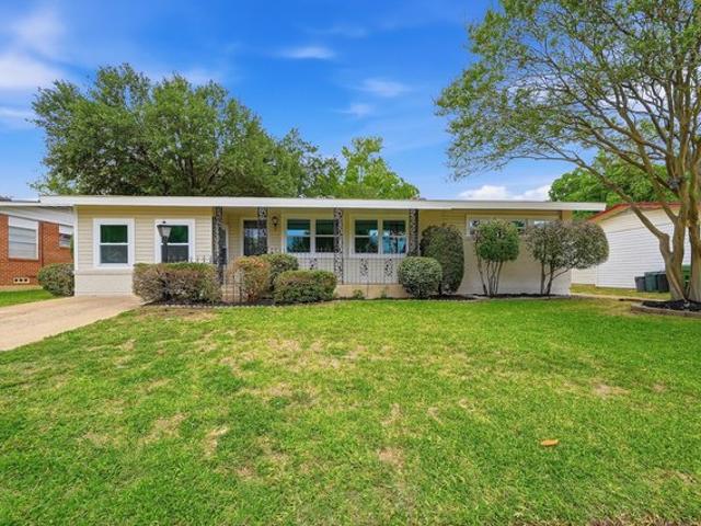 716 Pine St, Hurst, TX 76053