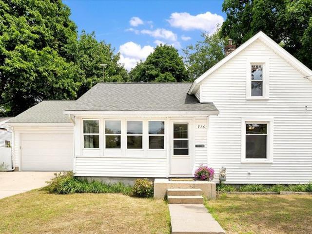 716 Pleasant St, Belding, MI 48809